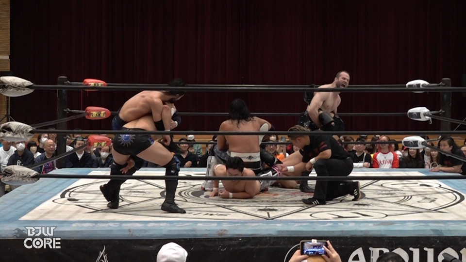 04青木優也&中之上靖文&吉田和正 vs 大門寺崇&エンデル・カラ&テンペスタ | BJW CORE